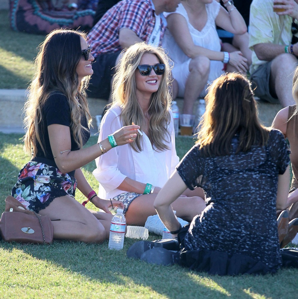 rosie-huntington-whiteley Picture 1 - Celebrities at The 2012 Coachella ...