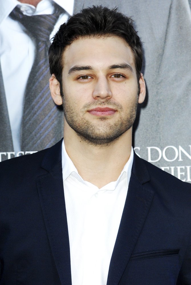 Ryan Guzman Picture 24 - Premiere of Summit Entertainment's Divergent ...