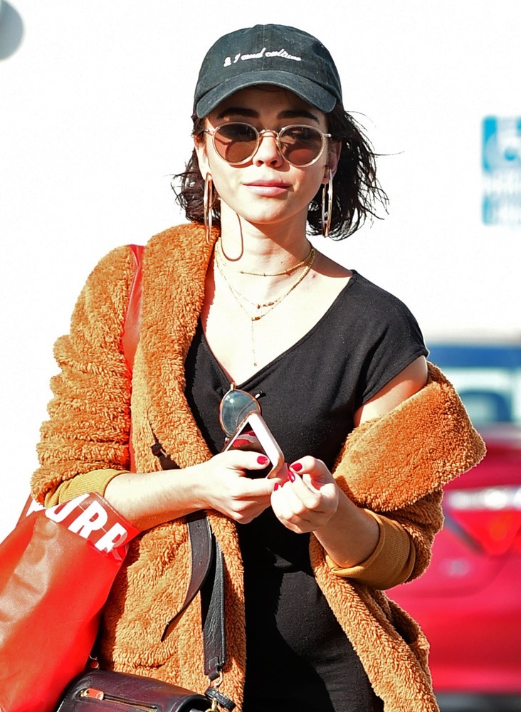 sarah-hyland Picture 1 - Sarah Hyland Goes Shopping at Urban Outfitters