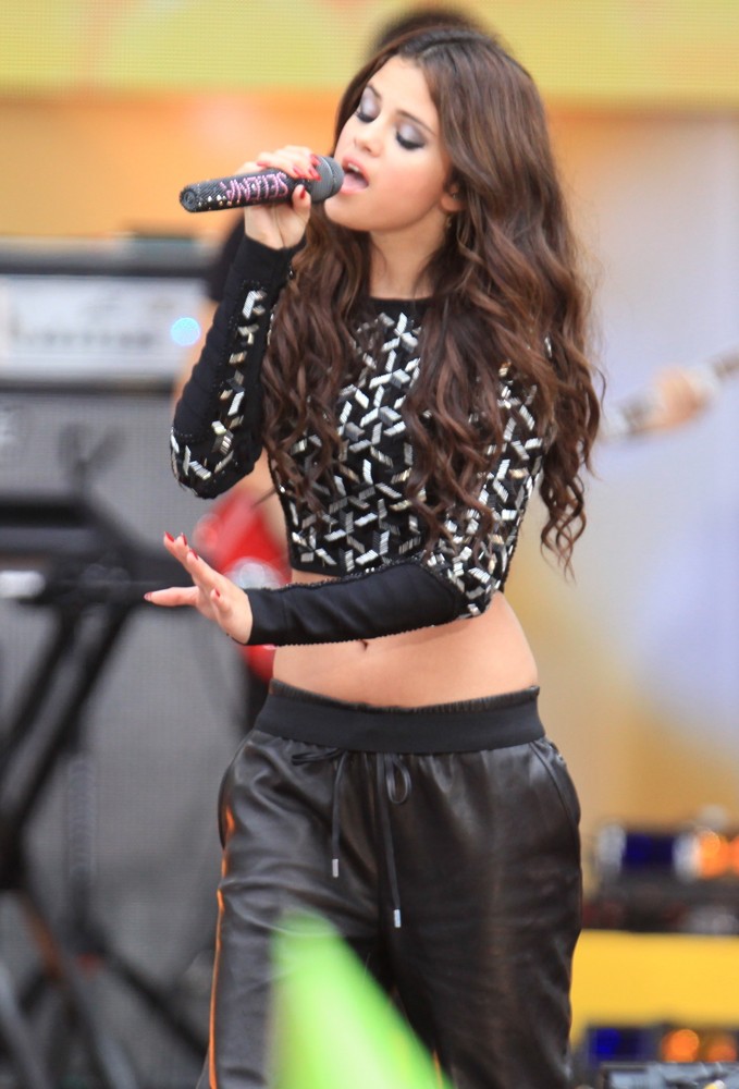 Selena Gomez Picture 606 - Selena Gomez Performs as Part of GMA's 2013 ...