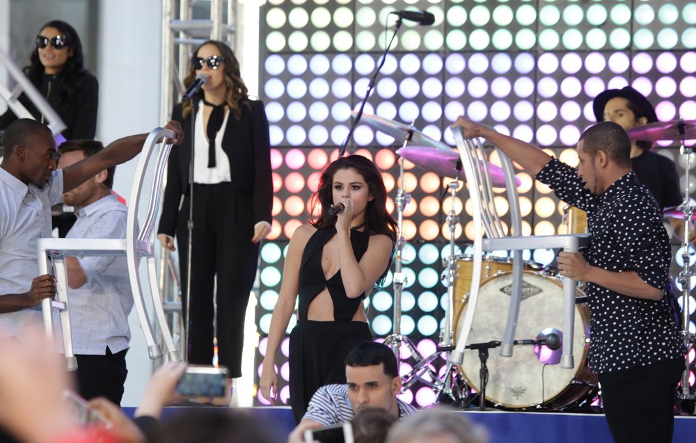 Selena Picture 1 - Selena Gomez Performs Live on NBC's Today Show