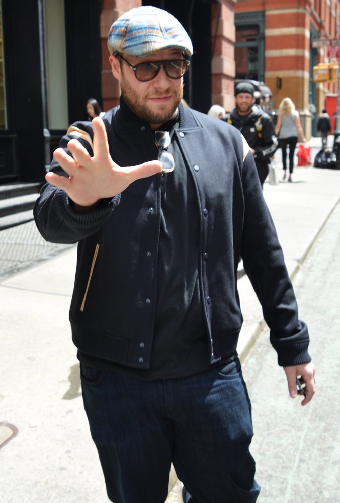 Seth Rogen Picture 1 - Seth Rogen Having Fun with Photographers ...