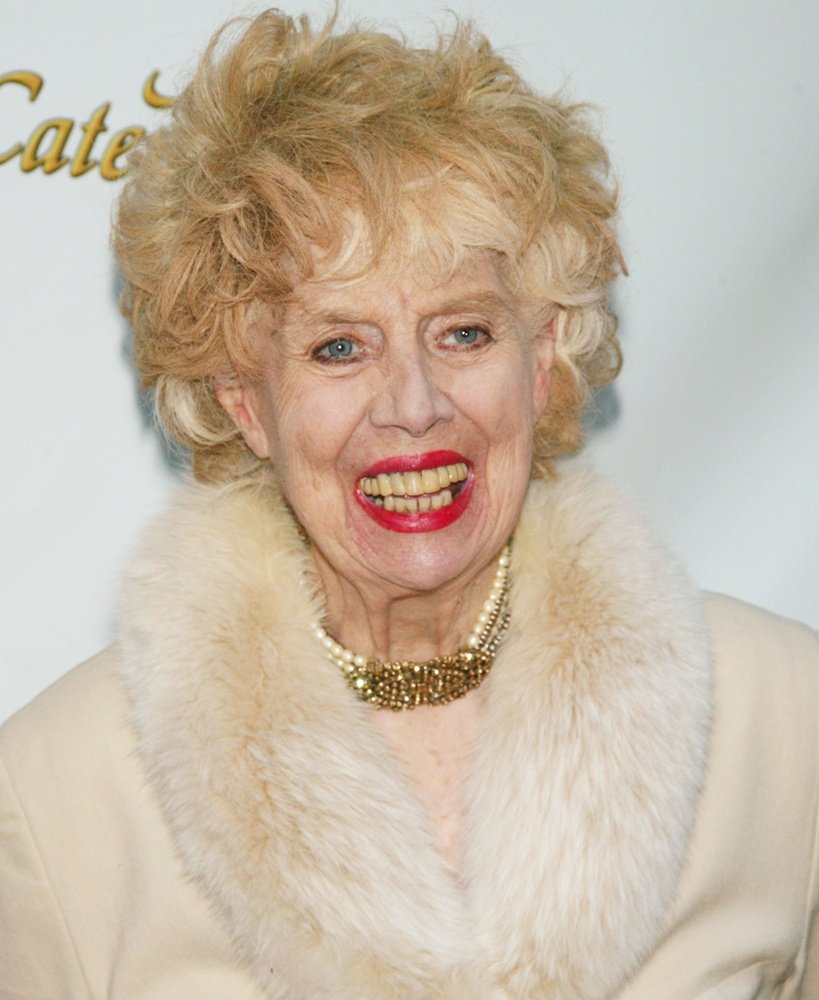 Actress Sheila MacRae of 'Honeymooners' Dies