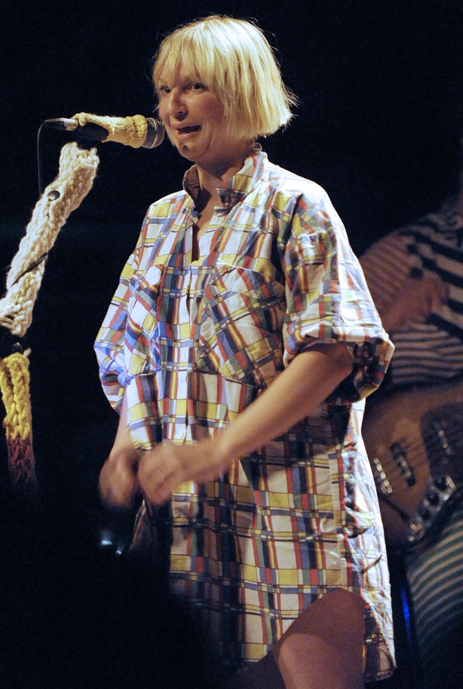 Sia Furler Picture 1 - Sia Furler Performing Live on Stage