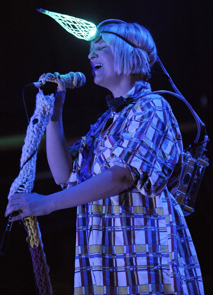 Sia Furler Picture 8 - Sia Furler Performing Live on Stage