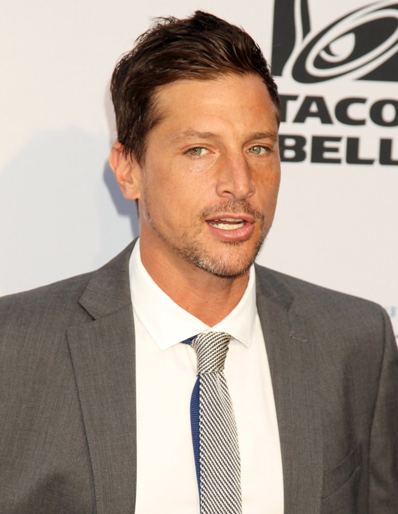 Simon Rex Picture 1 - The Comedy Central Roast of Rob Lowe