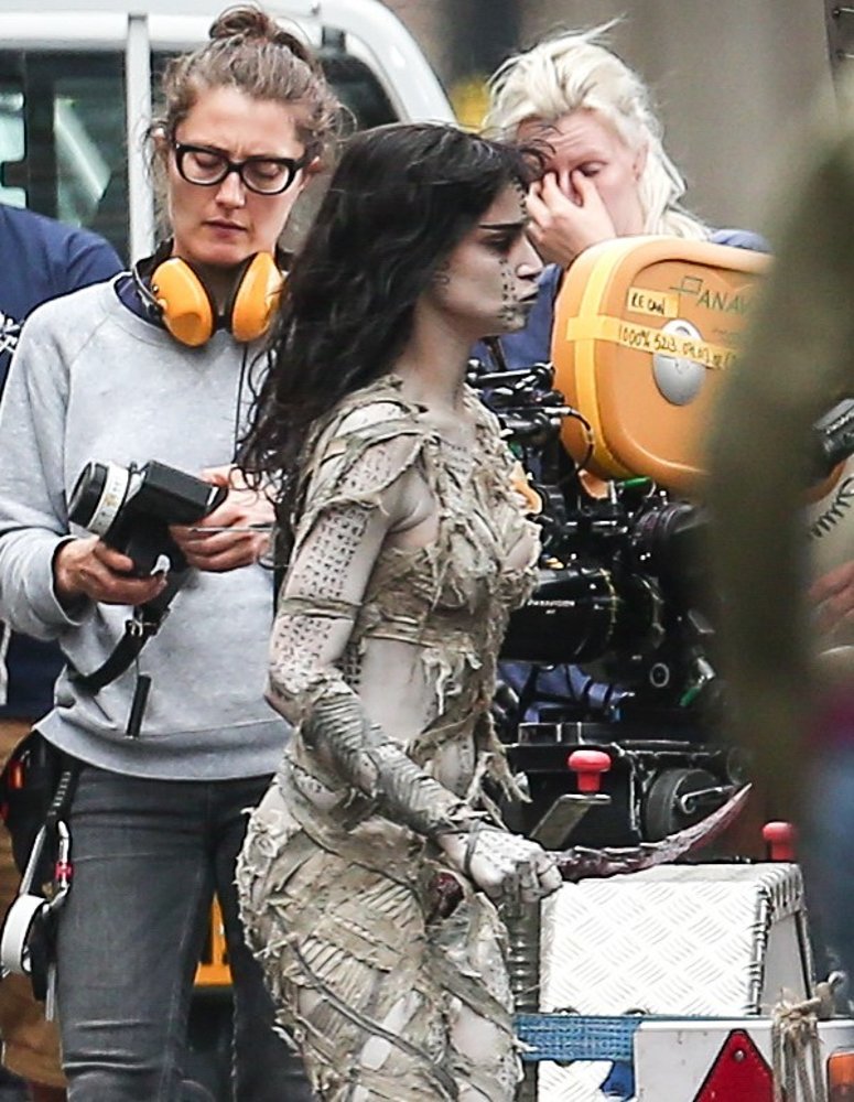 Mummy The Picture 21 Sofia Boutella Films A Scene For The Mummy