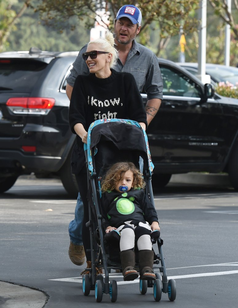 gwen-stefani Picture 1 - Gwen Stefani and Blake Shelton Go Shopping