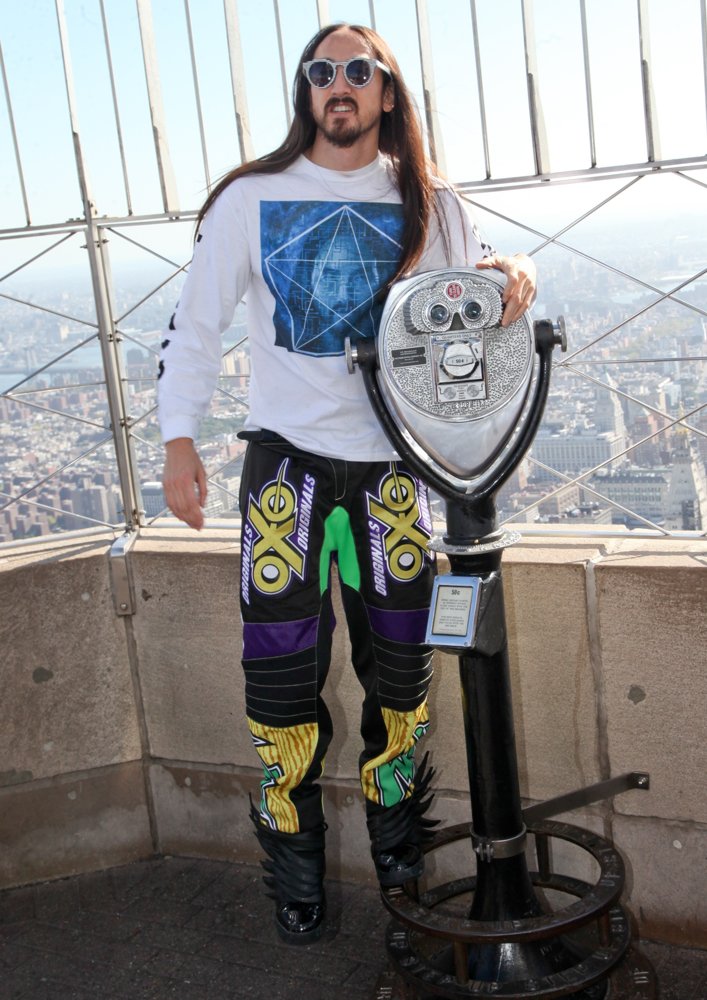 steve-aoki Picture 1 - Steve Aoki at The Empire State Building for The ...