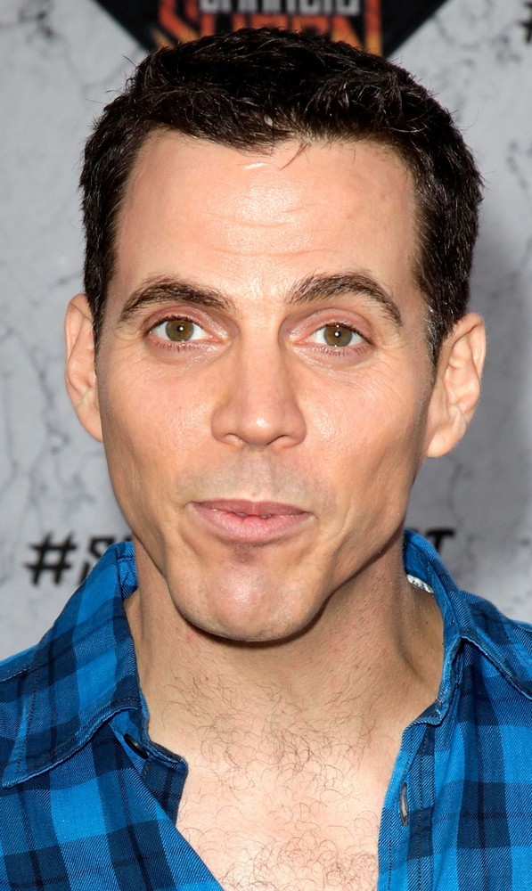 Steve-O Picture 1 - Comedy Central Roast of Charlie Sheen - Arrivals