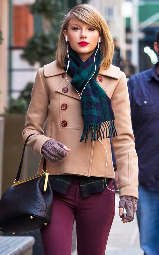 taylor-swift Picture 1 - Taylor Swift Seen After Shopping at The Steven ...
