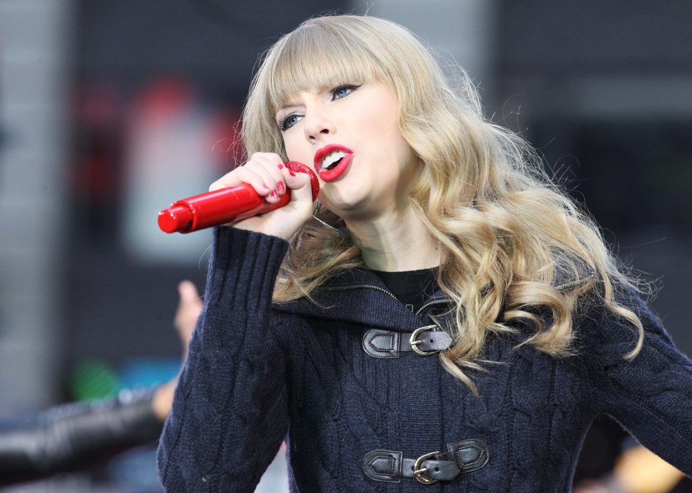 taylor-swift Picture 1 - Taylor Swift Performs on ABC's Good Morning ...