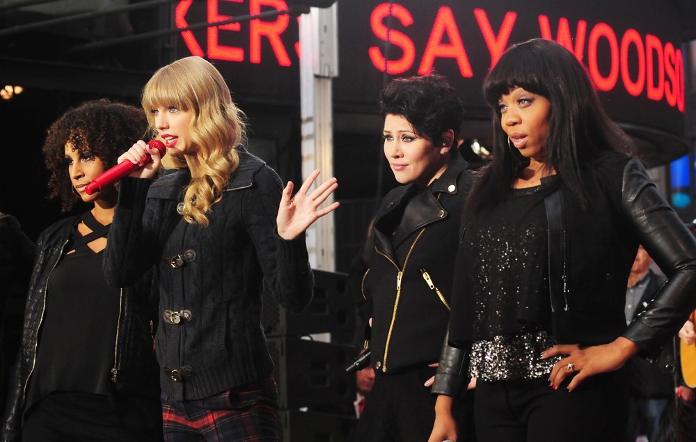 taylor-swift Picture 1 - Taylor Swift Performs on ABC's Good Morning ...