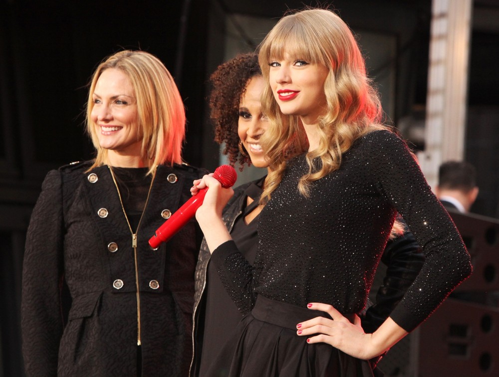 taylor-swift Picture 1 - Taylor Swift Performs on ABC's Good Morning ...
