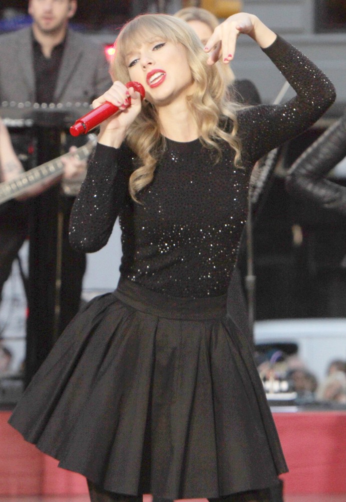 taylor-swift Picture 1 - Taylor Swift Performs on ABC's Good Morning ...