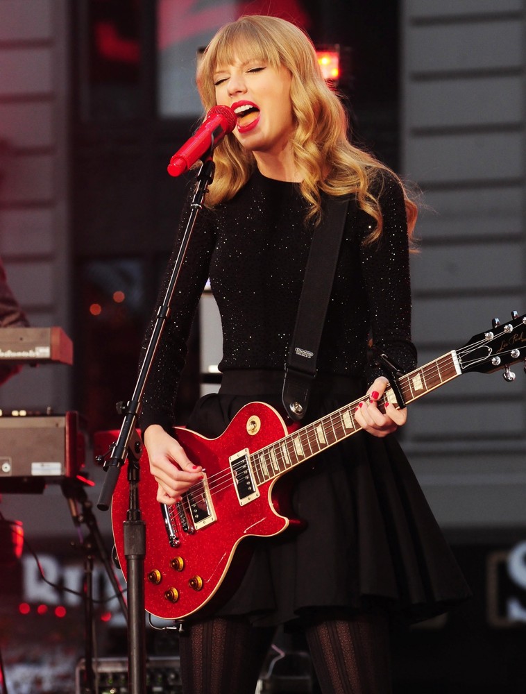 taylor-swift Picture 1 - Taylor Swift Performs on ABC's Good Morning ...
