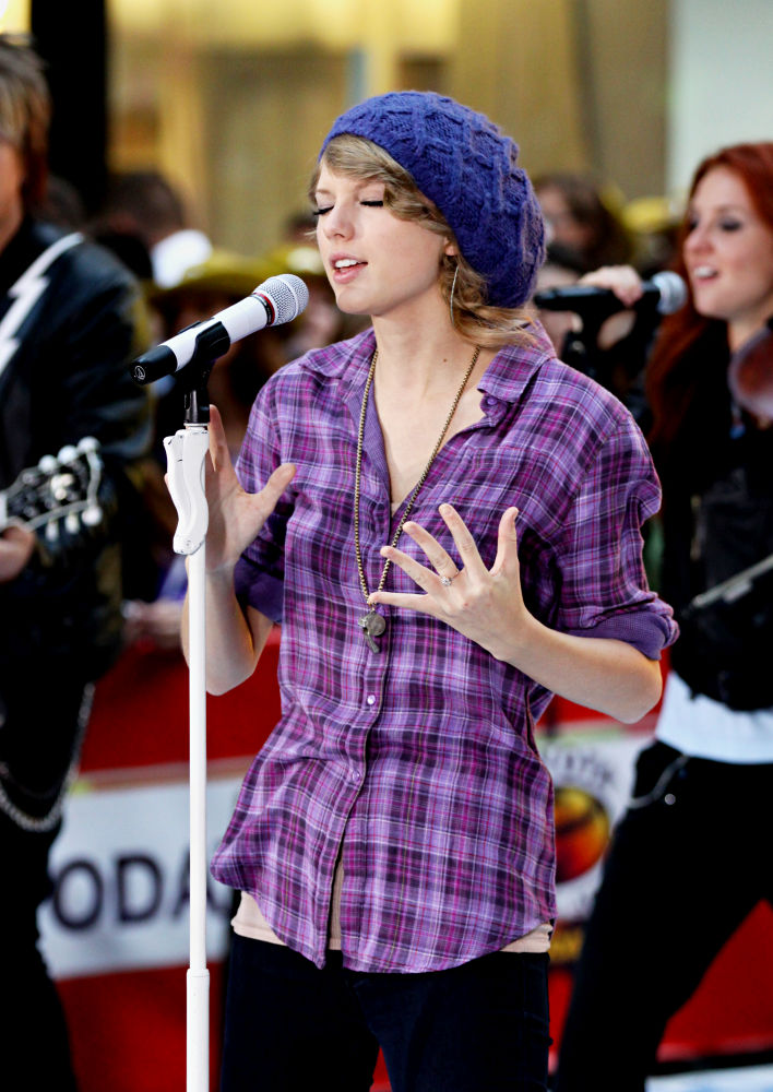 Taylor Swift's 'Today' Performances Captured in Video and Pictures