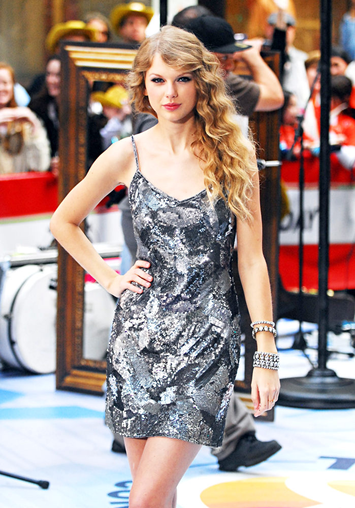 Taylor Swift's 'Today' Performances Captured in Video and Pictures