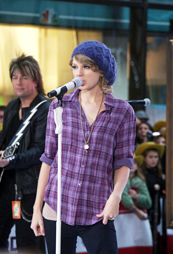 Taylor Swift's 'Today' Performances Captured in Video and Pictures
