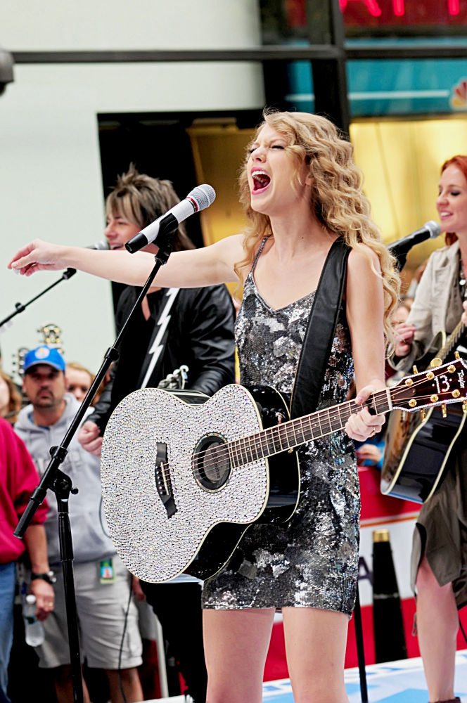 Taylor Swift's 'Today' Performances Captured in Video and Pictures