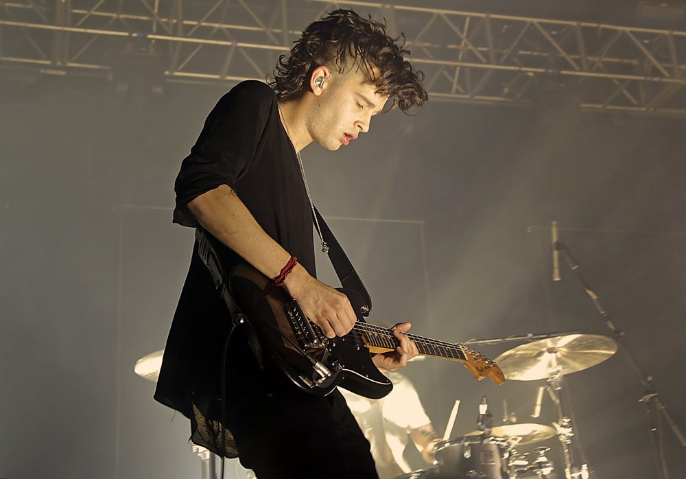 matt-healy Picture 1 - The 1975 Performing