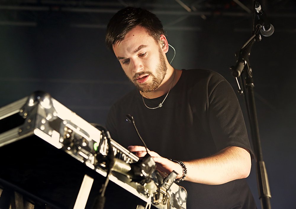 The 1975 Picture 1 - The 1975 Performing