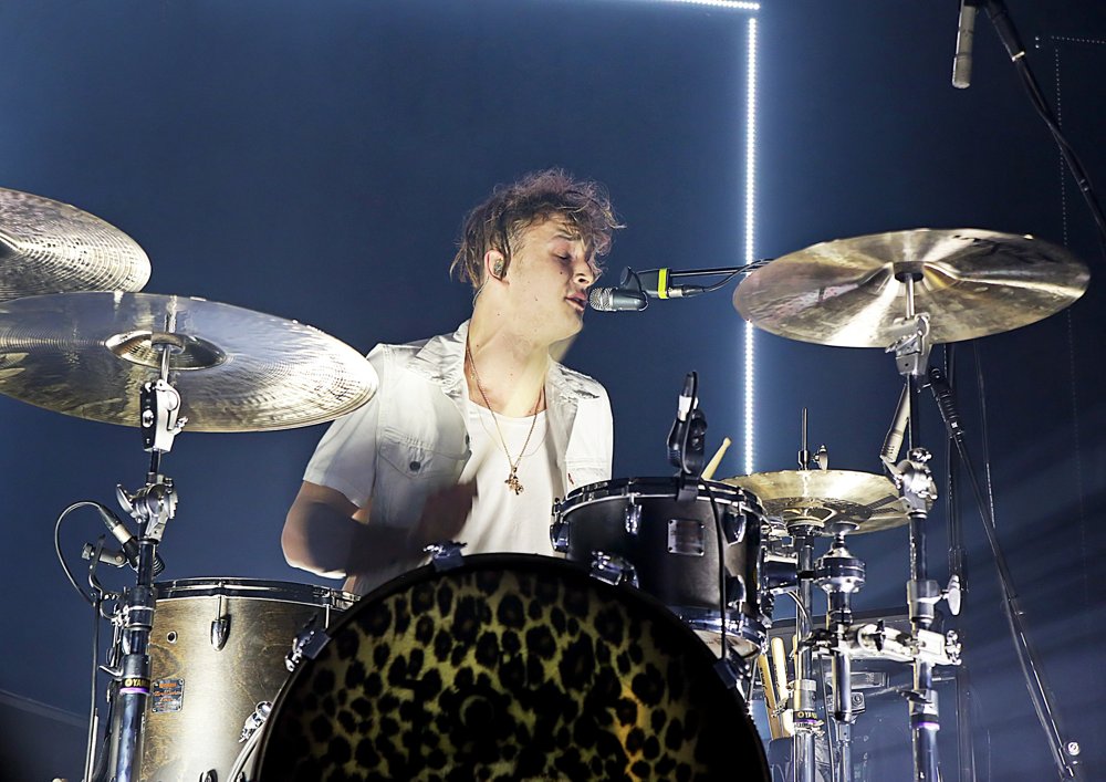george-daniel Picture 1 - The 1975 Performing