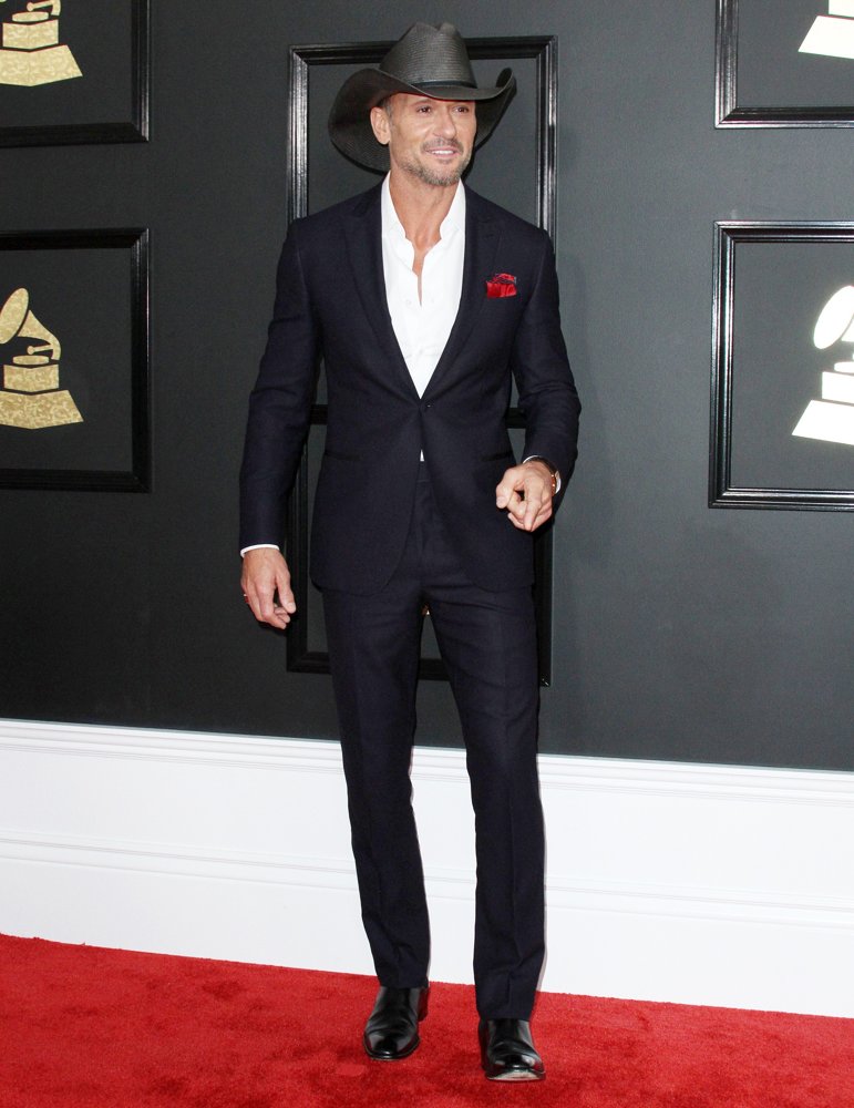 tim-mcgraw Picture 1 - 59th Annual GRAMMY Awards - Arrivals