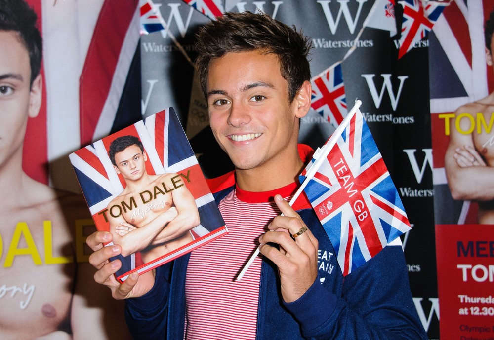 Daley Picture 13 - Tom Daley Signs Copies of His Autobiography My Story