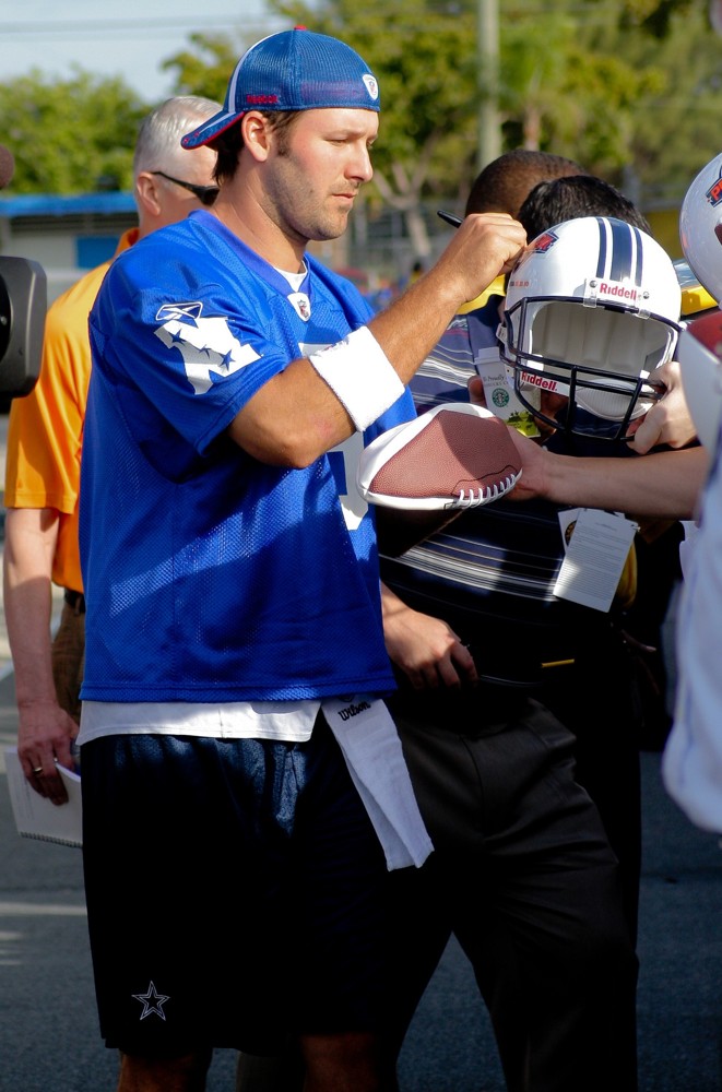 Tony Romo Picture 20 - Final NFL Pro Bowl Practice