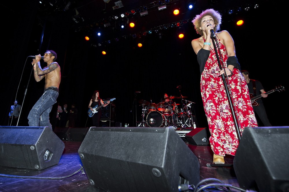 Tricky Picture 1 - Tricky and Martina Topley-Bird Perform