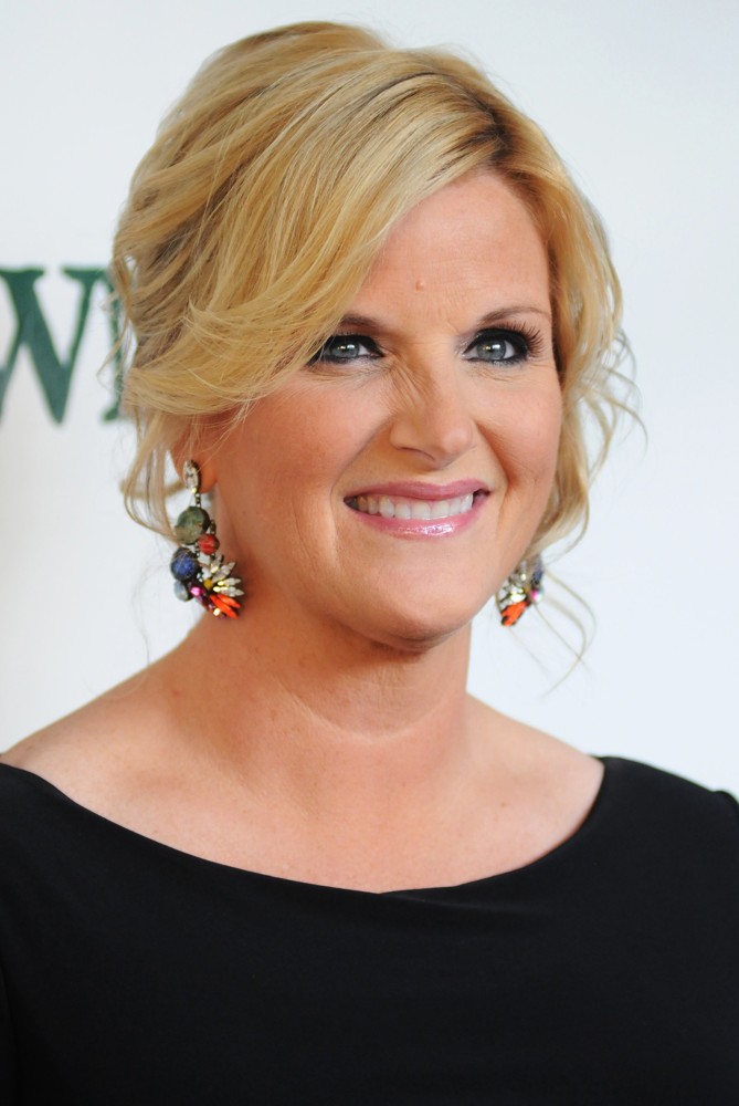 Trisha Yearwood Picture 17 - 2010 CMT Music Awards Blue Carpet Arrivals
