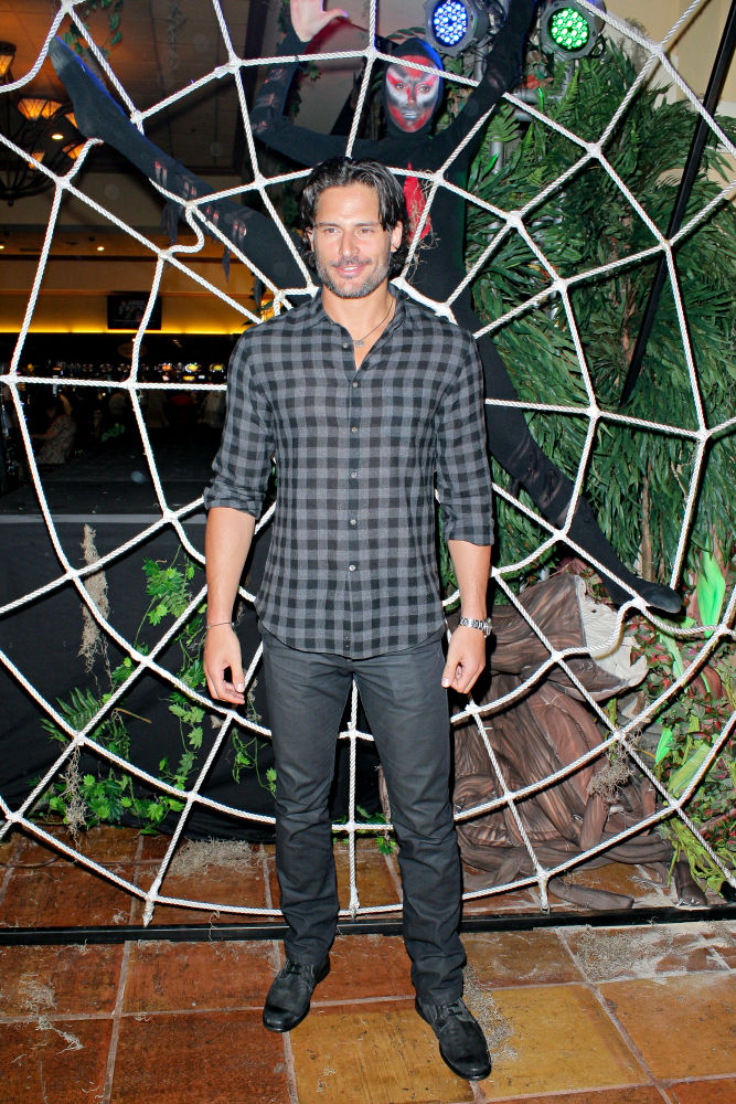 Pics: Joe Manganiello and Lindsay Pulsipher Promote 'True Blood'