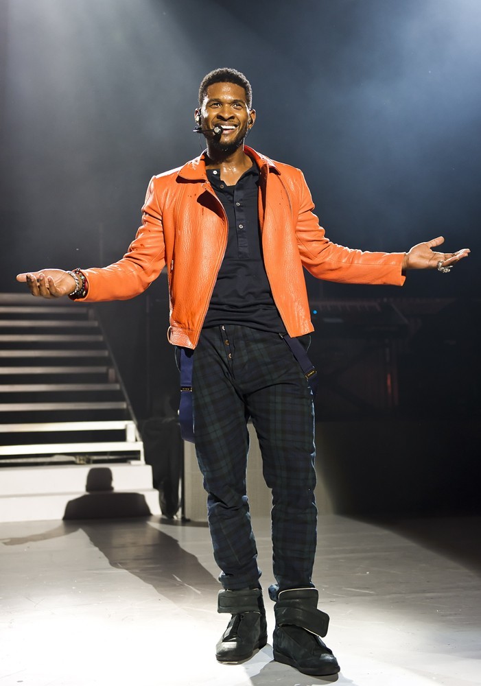 usher Picture 1 - Usher Performs at The Apollo Hammersmith