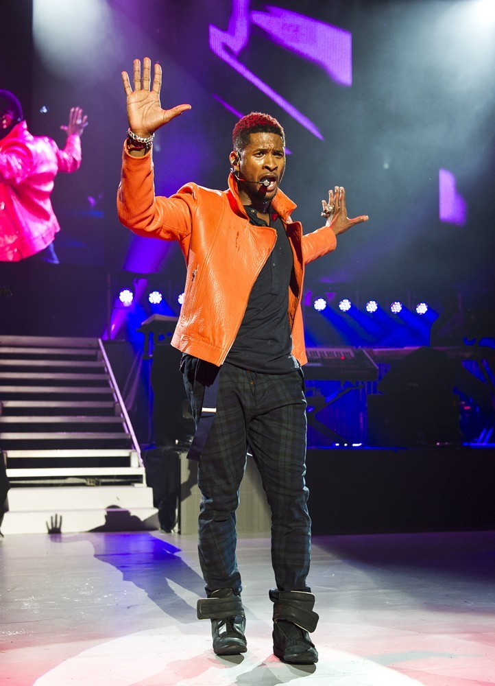 usher Picture 1 - Usher Performs at The Apollo Hammersmith
