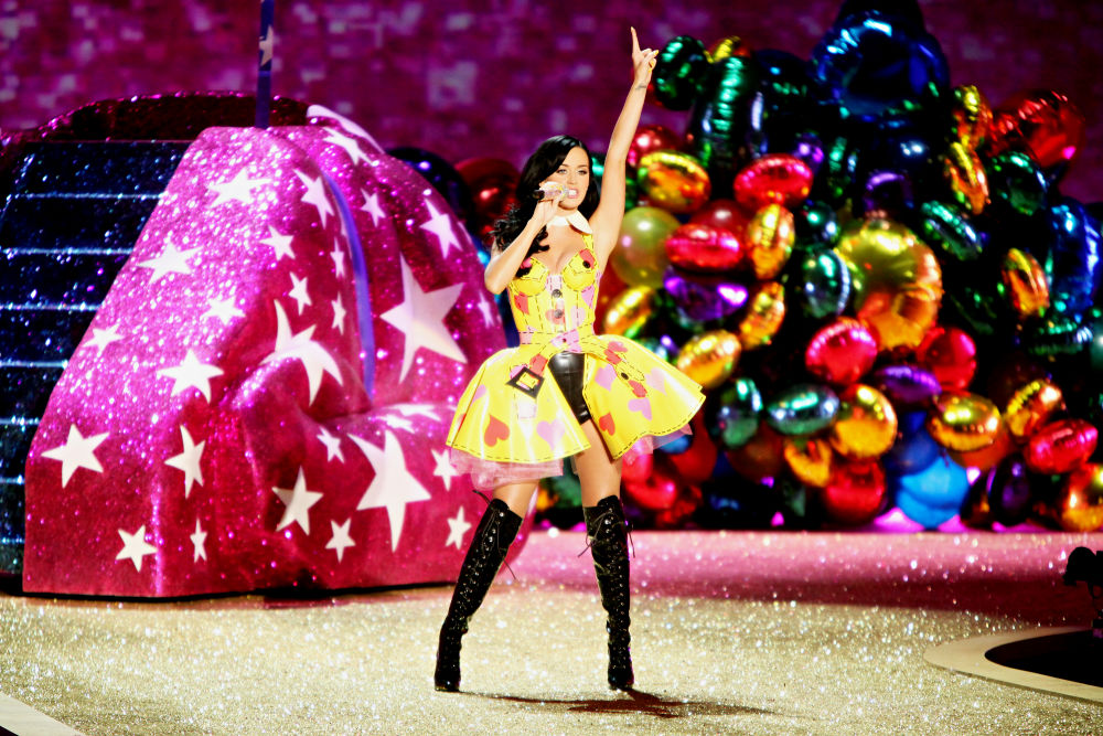 Katy Perry Picture 199 - 2010 Victoria's Secret Fashion Show - Arrivals