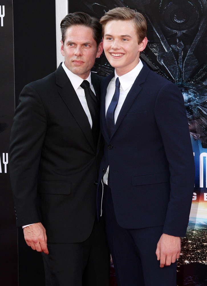Independence Day: Resurgence (2016) Premiere Photo Gallery and Red ...