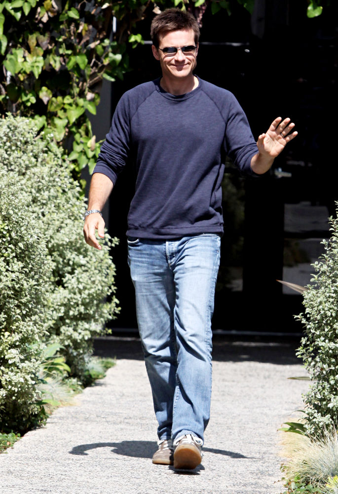 Jason Bateman Picture 1 - Jason Bateman Leaves A Hair Salon in Beverly ...