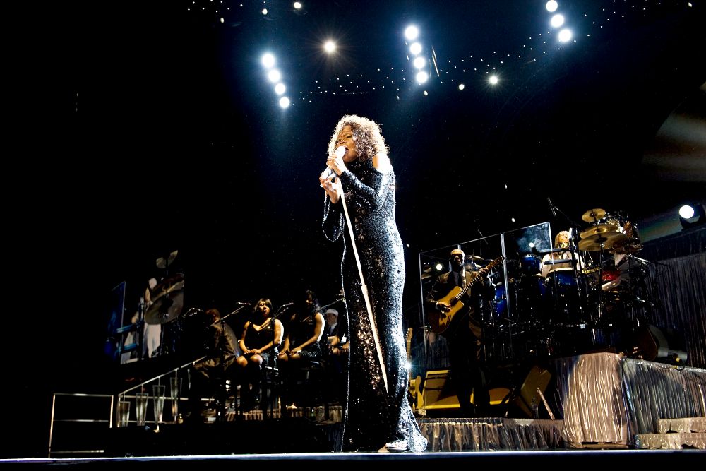 Whitney Houston Picture 1 - Whitney Houston performing live on her UK ...
