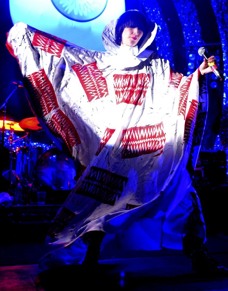karen o Picture 7 - Yeah Yeah Yeahs Performing Live