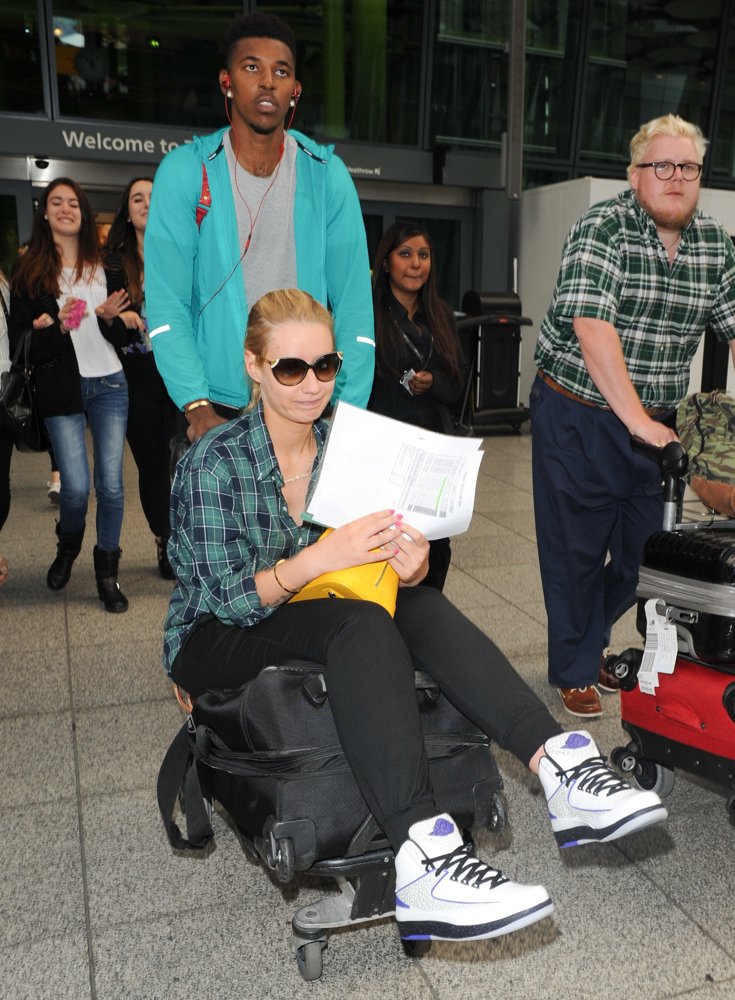 nick-young Picture 1 - Iggy Azalea and Nick Young Arriving at Heathrow ...