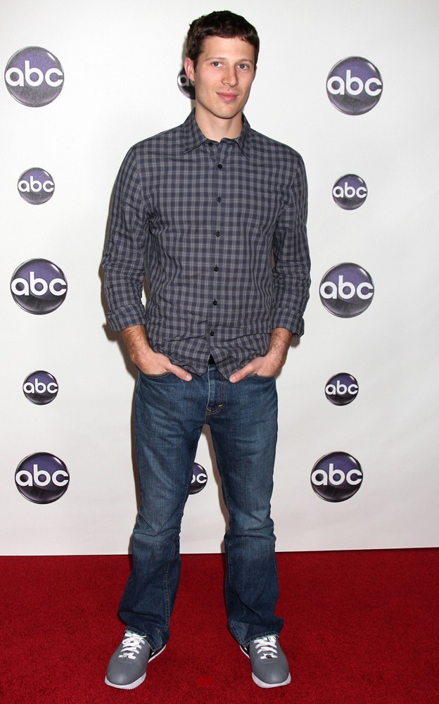 Zach Gilford Picture 23 - The 2015 MTV Movie Awards - Red Carpet Arrivals Zach Gilford Picture 23 - The 2015 MTV Movie Awards - Red Carpet Arrivals